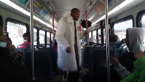 Singing on a crowded bus (video) - ItemFix